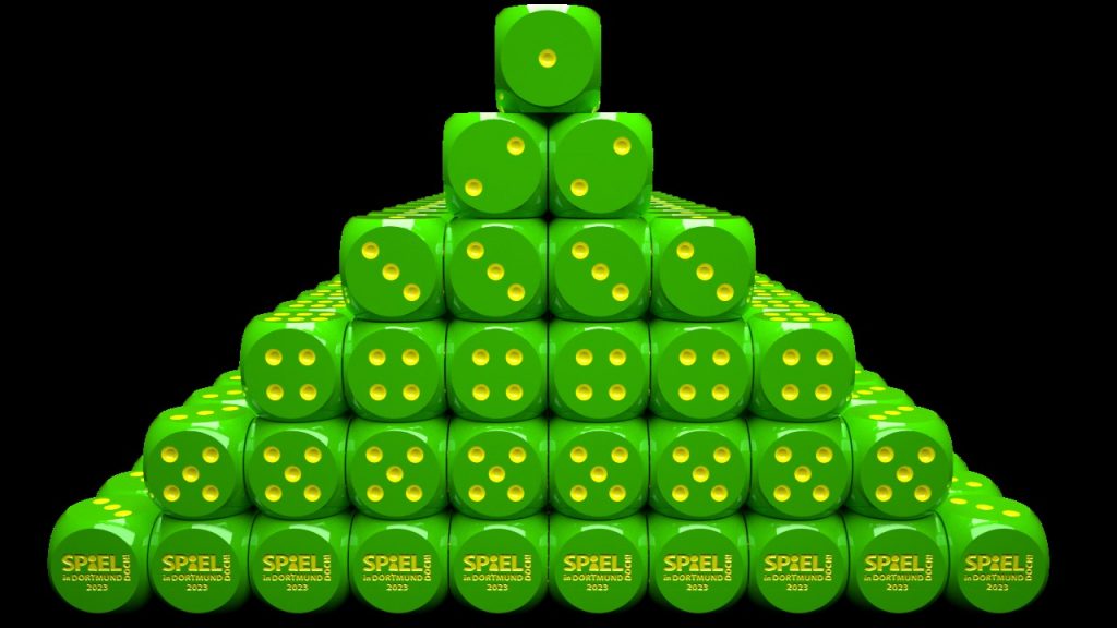 SDMD_23-Wuerfelpyramide - SPIEL DOCH Messen